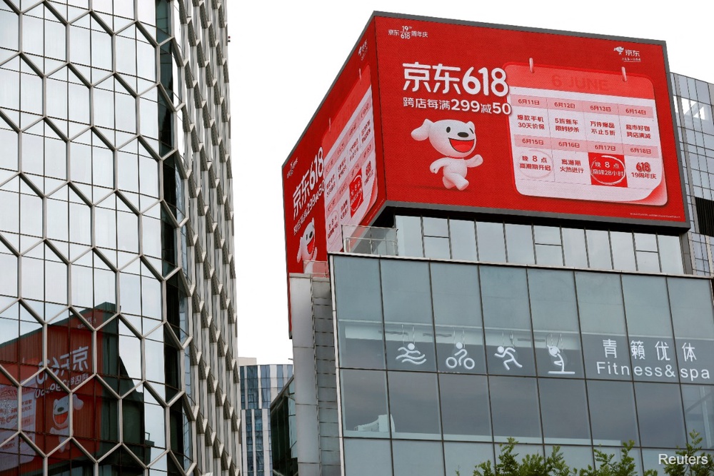 China's 618 shopping fest sets record, but daily spending slips